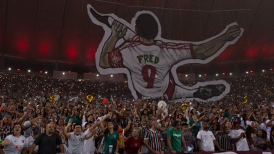 Com show de luzes, torcida do Fluminense faz mosaico gigante na ...