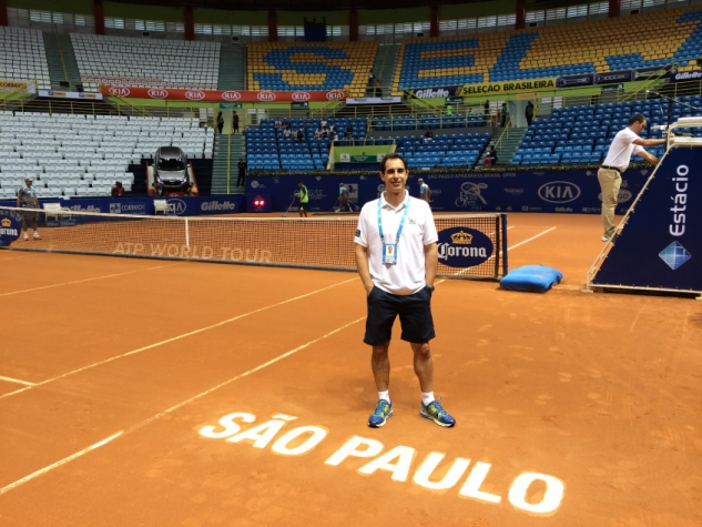 Pressão para cuidar das estrelas e viagens, conheça a vida de um ...