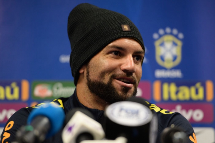 Weverton contém euforia por vaga na Copa de 2018 e analisa clássico ...