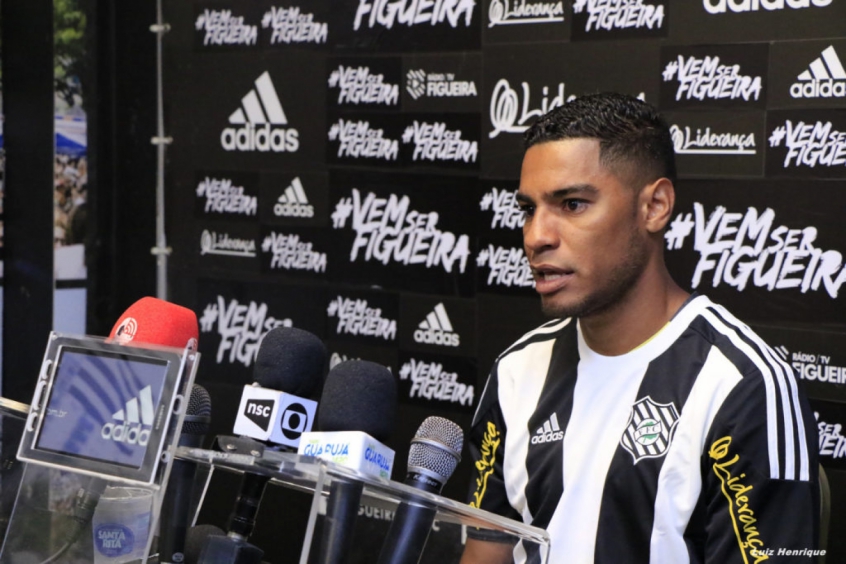 Figueirense treina e meia Daniel Costa é apresentado | LANCE!
