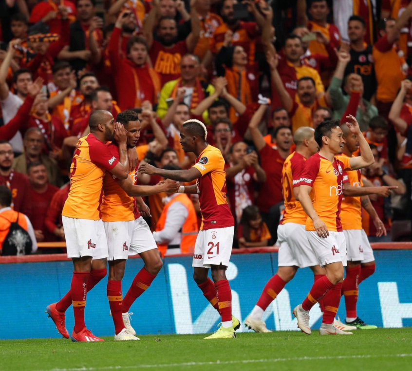 Galatasaray derrota o Besiktas e é líder do Campeonato Turco | LANCE! Galatasaray derrota o Besiktas e é líder do Campeonato Turco | LANCE!