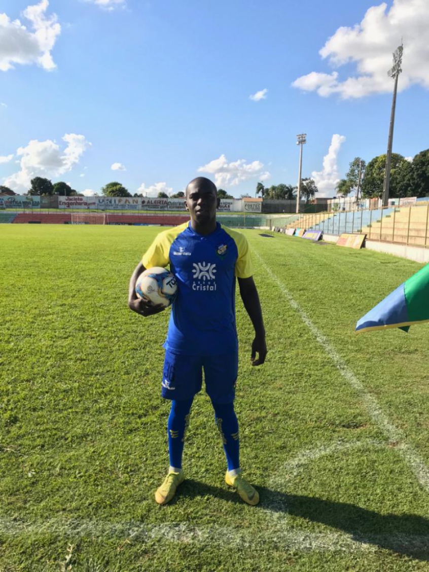 Atacante celebra classificação e nova postura do Iporá na Série D | LANCE!