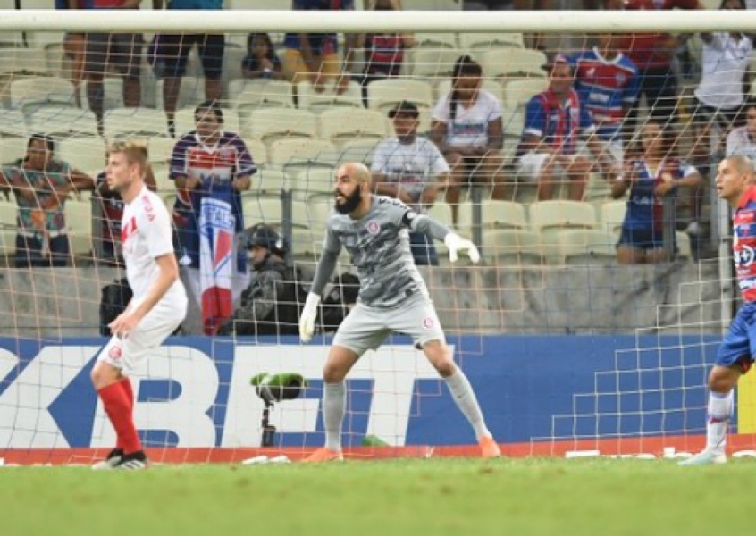 Danilo Fernandes aproveita a quarentena para curtir a família | LANCE!