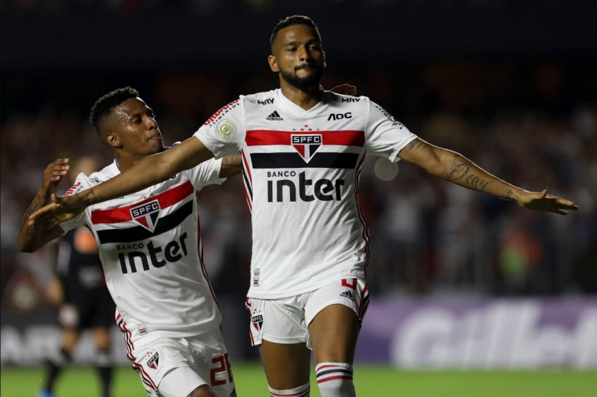 Após recusar proposta, São Paulo renova o contrato de Reinaldo | LANCE!