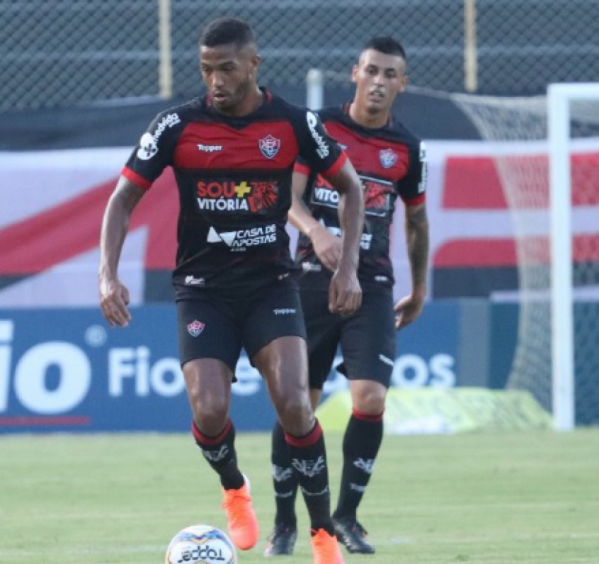 Vitória negocia para prolongar o vinculo do atacante Felipe Garcia | LANCE!