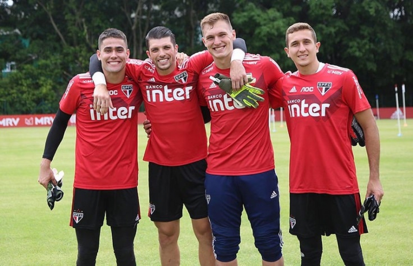 Após mais de 23 anos, São Paulo volta a ter goleiro reserva formado na ...