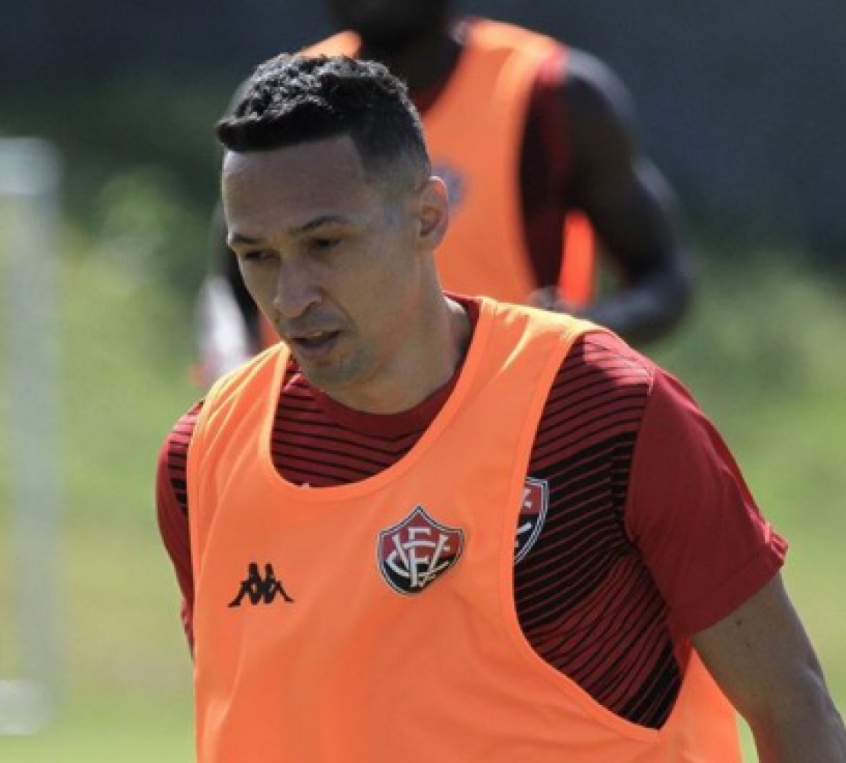 Com a experiência da Europa, Marcelinho é apresentado pelo Vitória | LANCE!