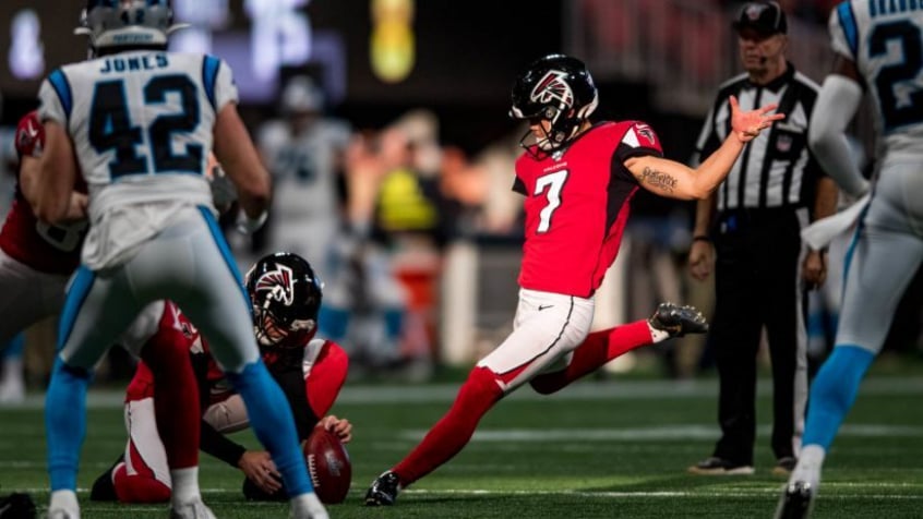 Atlanta Falcons corre atrás de um kicker para enfrentar o Green Bay ...