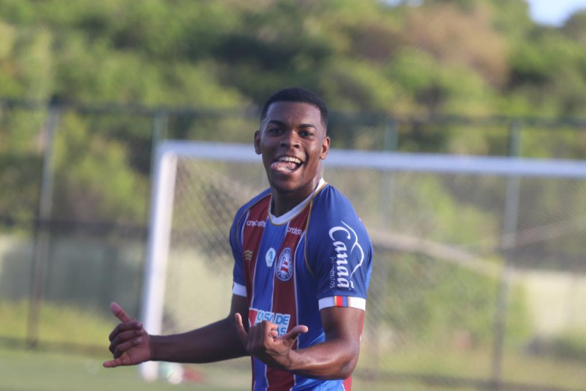 Ronaldo comemora primeiro gol como profissional pelo Bahia | LANCE!