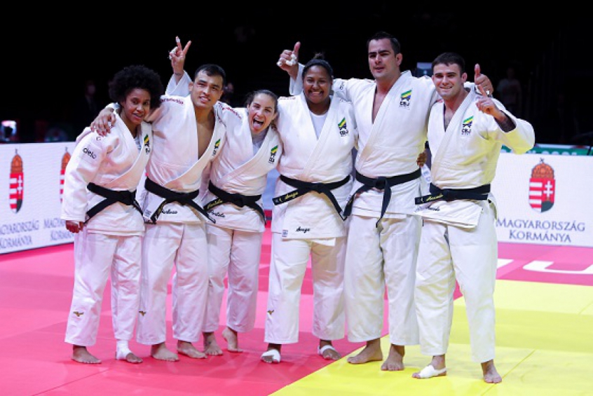 Com três medalhas, judô brasileiro iguala campanha do Mundial de 2019 ...