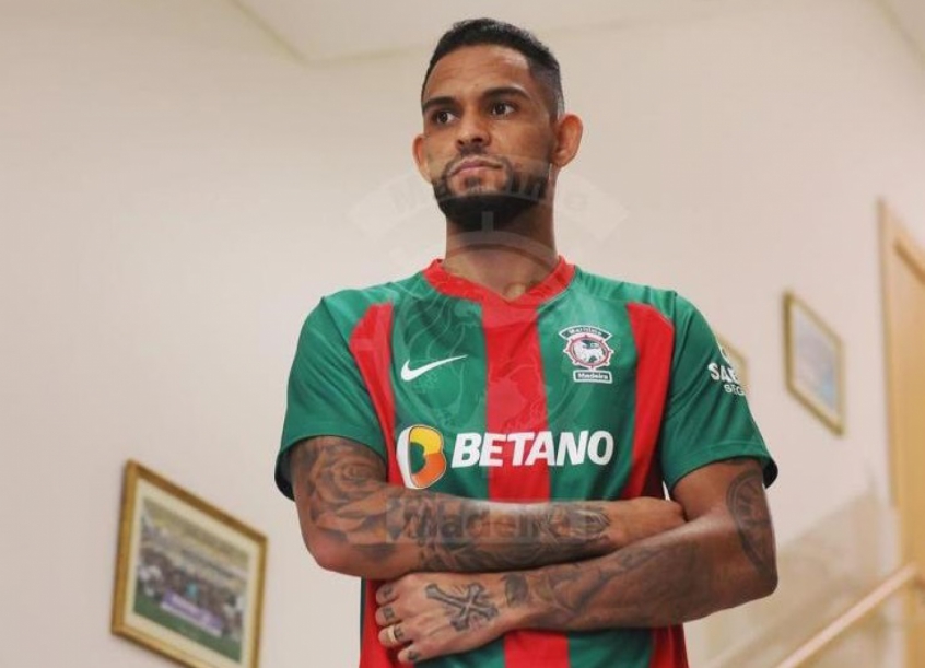 Vitor Costa assina com o Marítimo e quer fazer história no time ...