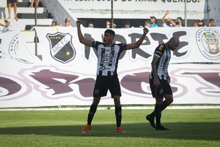 Jefinho comemora gol marcado na reestreia pelo ABC: 'Feliz demais' | LANCE!