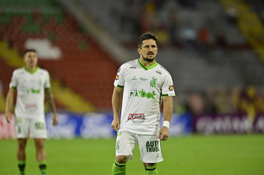 Aloísio passa por procedimento cirúrgico, e desfalcará o América-MG ...
