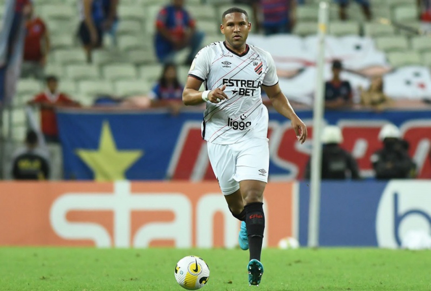 Matheus Felipe destaca força do Athletico na Arena da Baixada | LANCE!