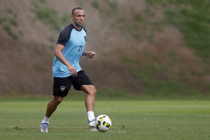 Fernando Marçal treina e pode reforçar o Botafogo no Brasileirão | LANCE!