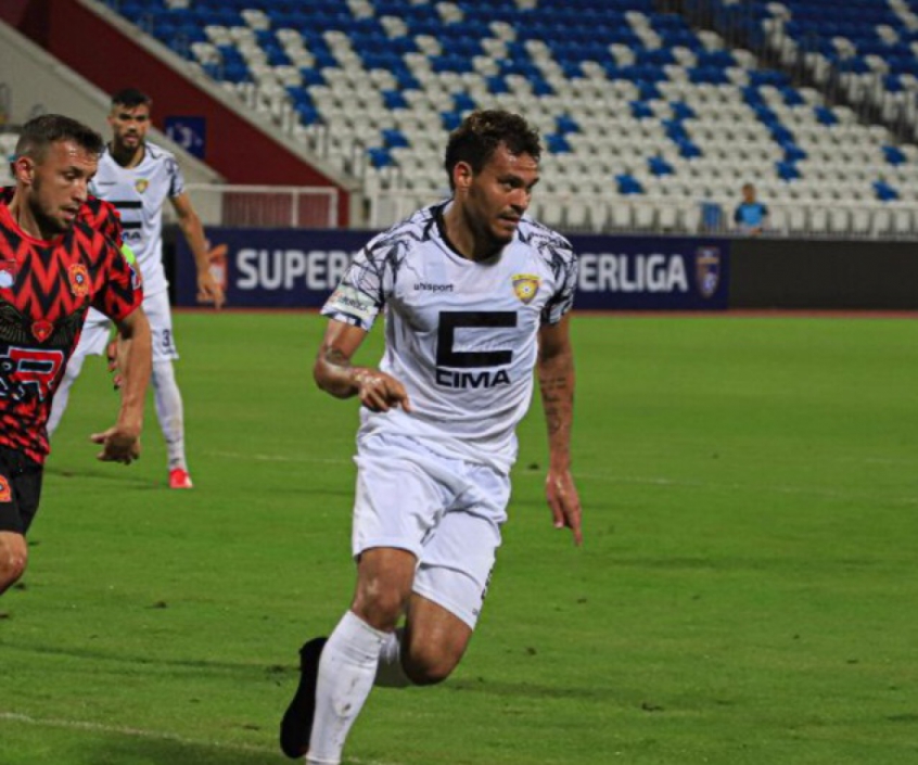 Lucas Cardoso vibra com conquista da vaga na Conference League pelo KF ...