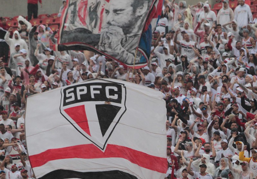 Torcida fica 'na bronca' com o São Paulo e demonstra com protestos e ...
