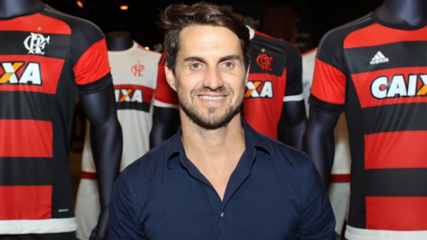 Com presença de Bandeira e ex-craques, Savio lança livro na Gávea | LANCE!