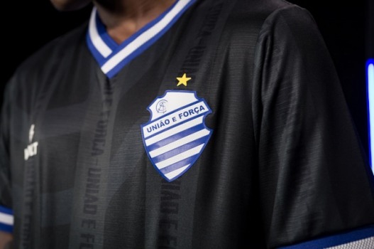 Com colaboração da torcida, CSA lança seu novo uniforme | LANCE!