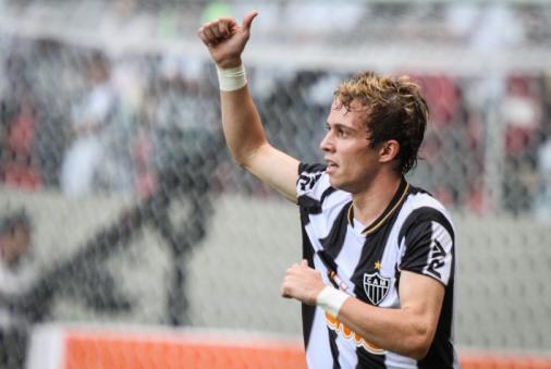 Bernard fala em volta ao Galo ainda em boa forma e diz não pensar em ...