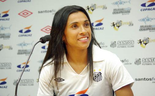 Marta completa 33 anos. Os feitos da maior jogadora da história do ...