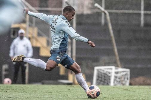 Lucas Sena completa oito anos no Santos e comemora: 'Grato por tudo ...