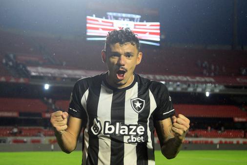 Tiquinho Soares, do Botafogo, mais uma vez é eleito craque da 31ª ...